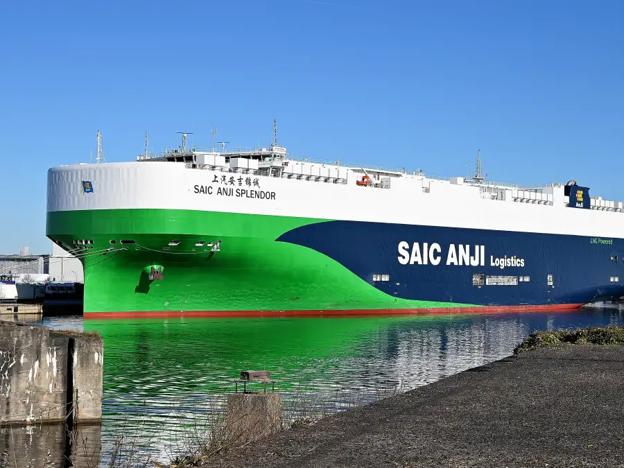 RoRo-Schiffe in Wilhelmshaven: Modernste Autofrachter sichern ...