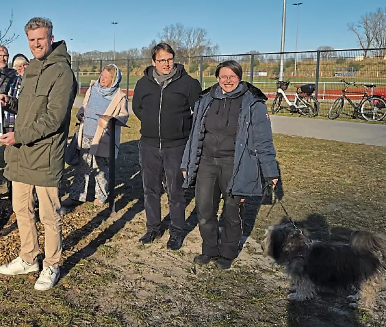 Bäume in Varel: Historischer Eichen-Ableger als Start für „900 Bäume ...