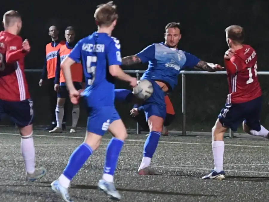 WSC Frisia am Freitagabend im Sportpark gegen TuS Oberstrohe