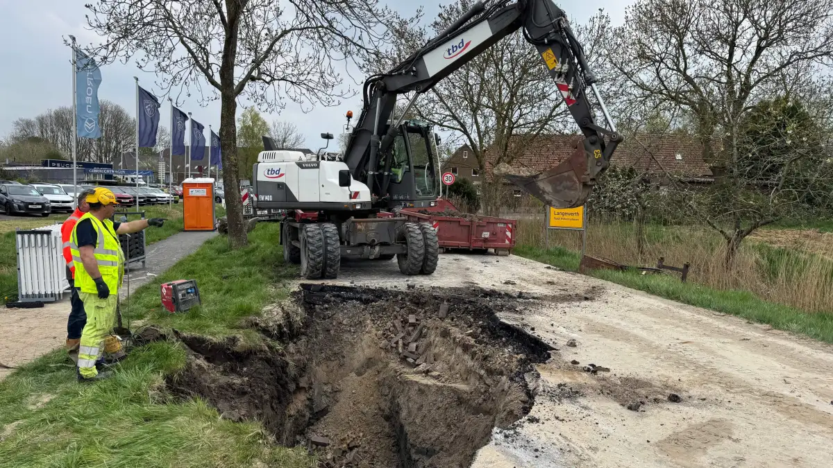Wasserrohrbruch: Accumer Straße zwischen Langewerth und Accum noch ...
