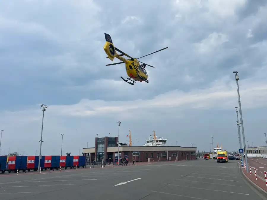 Hafen Norddeich: Lkw-Fahrer schwer verletzt - Rettungshubschrauber im Einsatz
