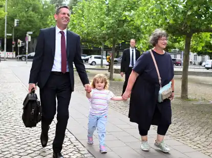 Olaf Lies gewählt: Niedersachsens neuer Ministerpräsident kommt aus dem ...