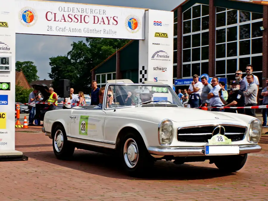 Oldtimer-Rallye des Motor-Sport-Clubs Oldenburg: Graf-Anton-Günther ...