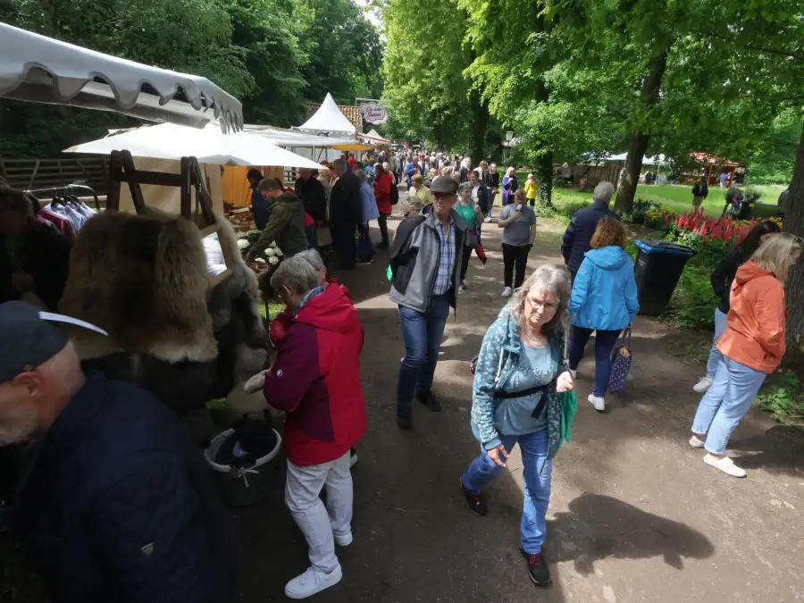 Dorfpartie in Cloppenburg: Erfolgreicher Auftakt mit 11.000 Besuchern ...