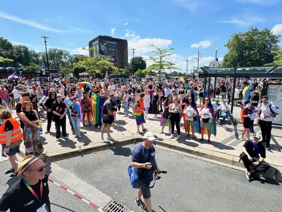 CSD Emden 2025: Christopher Street Day am 14. Juni mit Umzug, Dr. Ring Ding und Filmfest-Kino