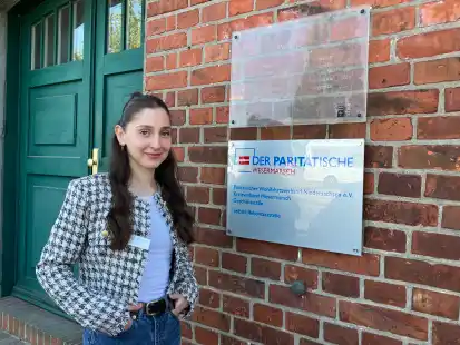 Selbsthilfekontaktstelle des Paritätischen Wohlfahrtsverbandes: Kübra Dilbaz steht ...