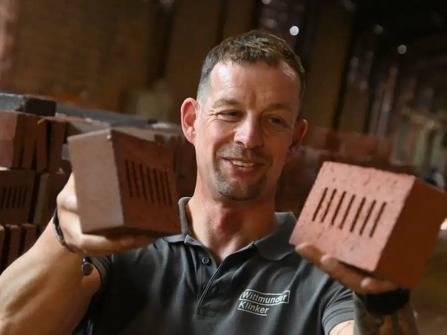 Einblick ins Unternehmen: Ein ostfriesisches Original – So entstehen ...