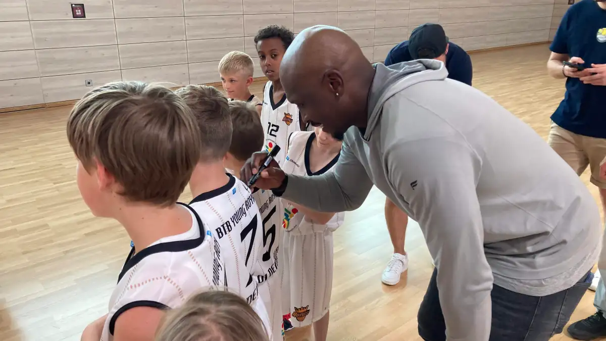 Rickey Paulding Junior Center in Oldenburg: Neue Dreifeld-Sporthalle ...