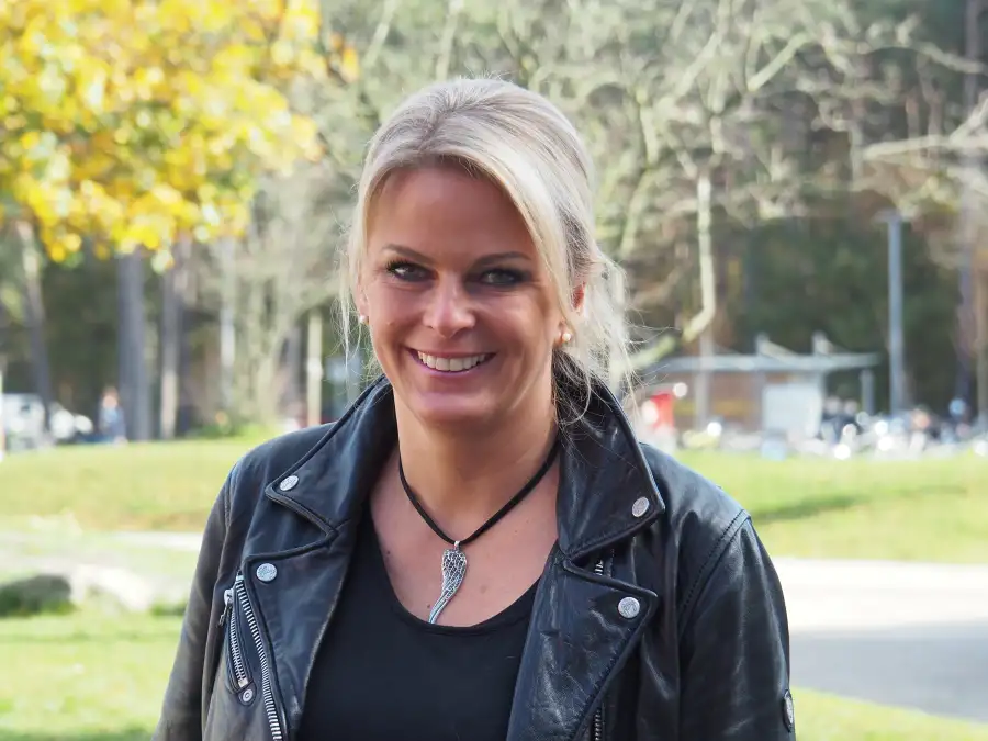 Altersgrenze für Social Media: Schulleiterin Silke Müller aus Kreis Oldenburg fordert striktere ...