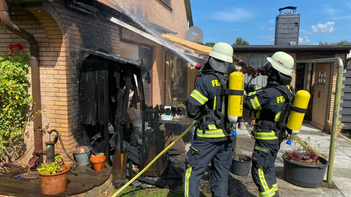Schuppenbrand in Hinte: Feuerwehreinsatz in Suurhusen endet glimpflich