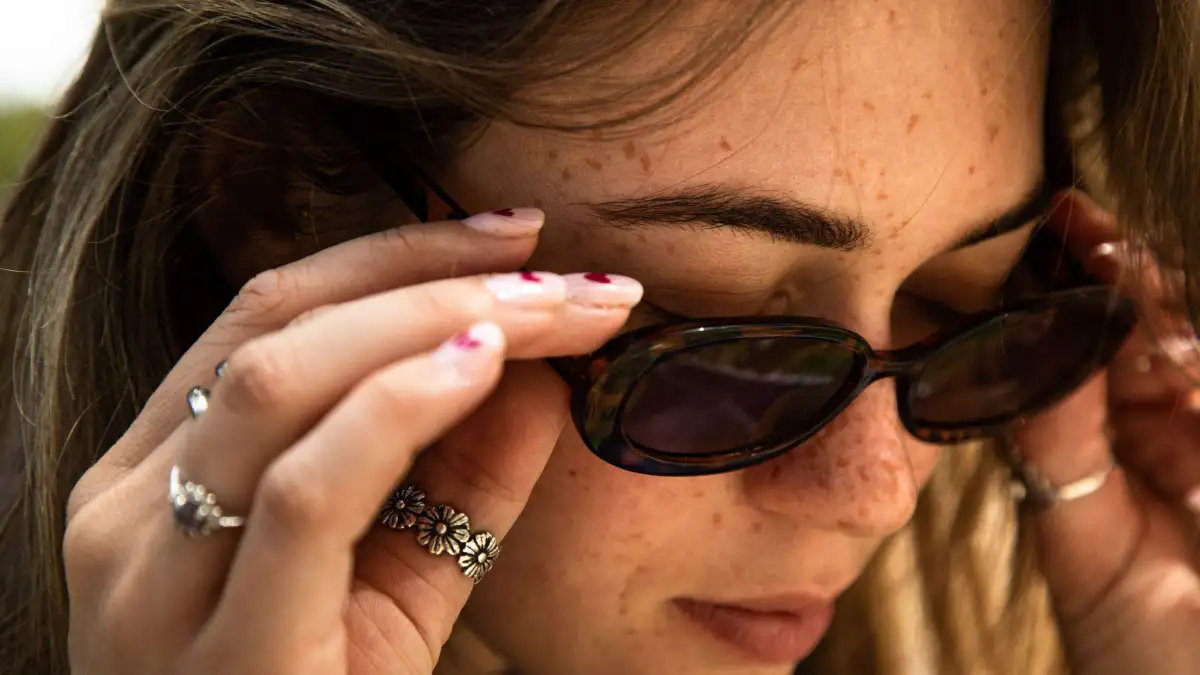 Henna-Sommersprossen: So gelingen Fake Freckles zum Aufmalen