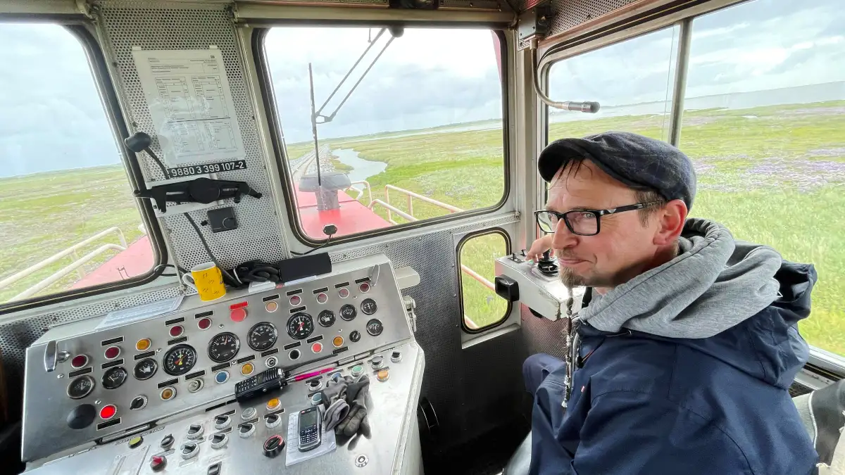Inselbahn auf Wangerooge: Lokführer als Allrounder auf der Nordseeinsel