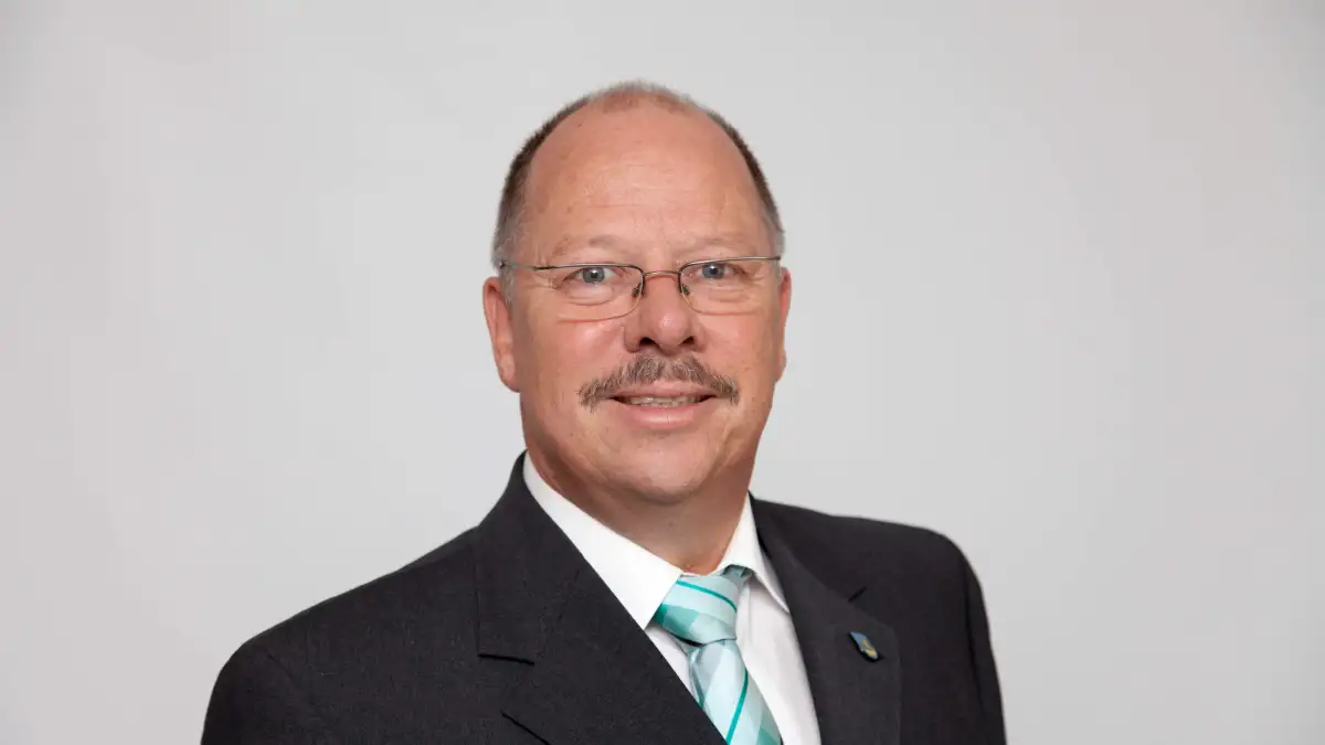 Erwin Freimuth in Dunum: Bürgermeister beendet 2026 seine Amtszeit für ...