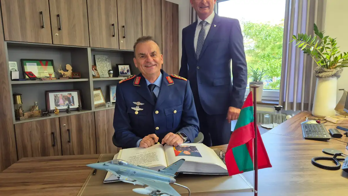 General Christian Badia in Wittmund: Warum der höchste Nato-General so ...