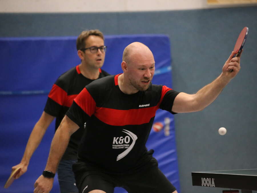 Tischtennis: TV Hude II gewinnt Vereinsduell in Verbandsliga gegen ...