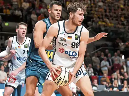EWE Baskets in Oldenburg: Sieg gegen Bremerhaven im Basketball-Pokal