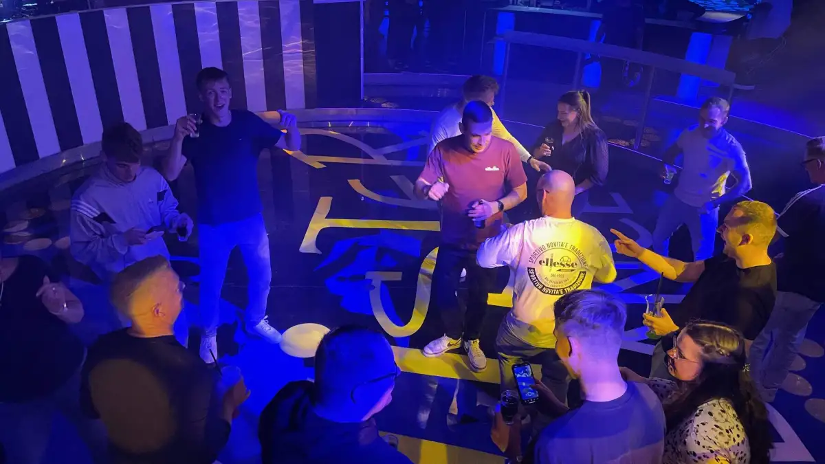 Twister Dance in Sande: Fotos und Video von Neueröffnung nach Brand mit ...