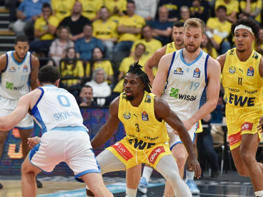 EWE Baskets Oldenburg analysieren rätselhafte Pleite gegen Skyliners ...