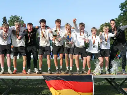 Faustball: Historischer Doppelerfolg für U-16-Teams des TV Brettorf bei ...