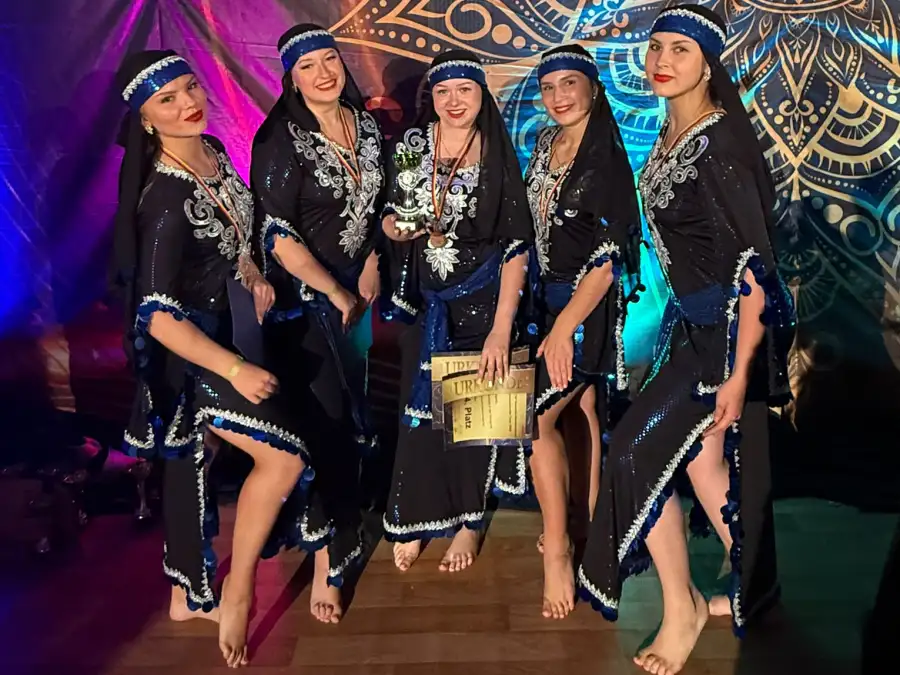 DM im Orientalischen Tanz: Gruppe Zahira von TSA Creativ im GVO Oldenburg wird Deutscher Meister