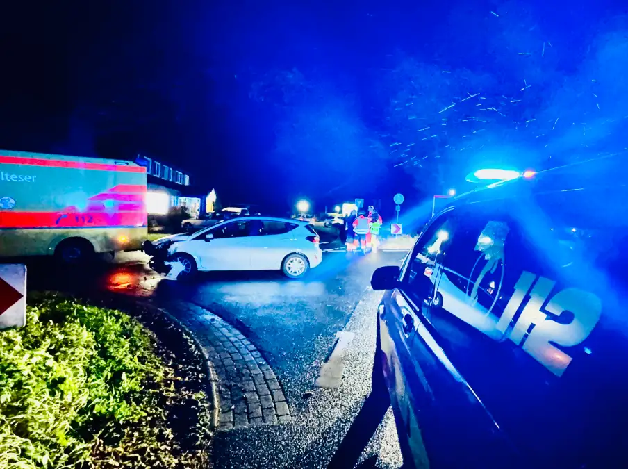 Unfall in Ganderkesee: Sechs Verletzte bei Kollision auf B 213 im Kreisverkehr Schlutter