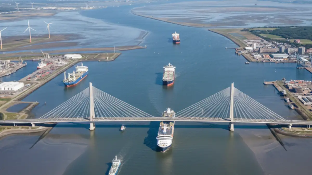 Emden Fahre Delfzijl