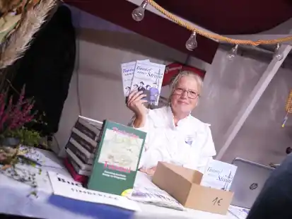 Theater in Ostfriesland: Premiere von Timmel unner Strom begeistert ...