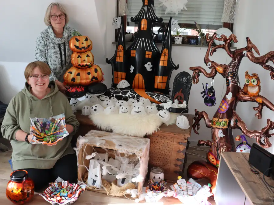 Halloween in Harpstedt: Kreative Geistertüten und Lolli-Friedhof bei ...