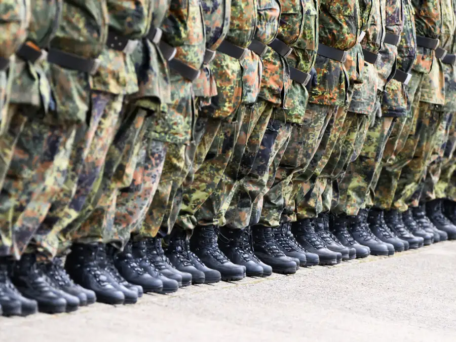 Wehrdienst-Streit: Union und SPD einigen sich – Flächendeckende ...