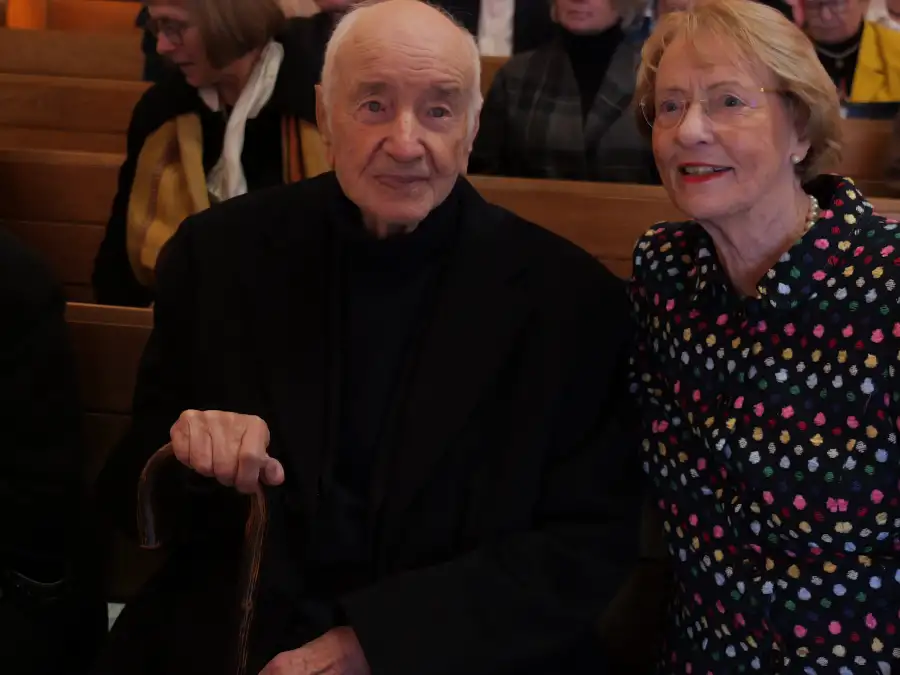 Armin Mueller-Stahl in Emden: Hollywood-Star eröffnet beeindruckende ...