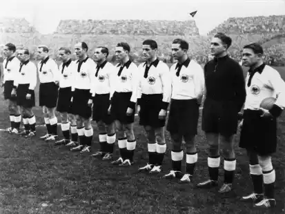 Fußballgeschichte: NWZ-Redakteur Stephan Tönnies erinnert an Herbert ...