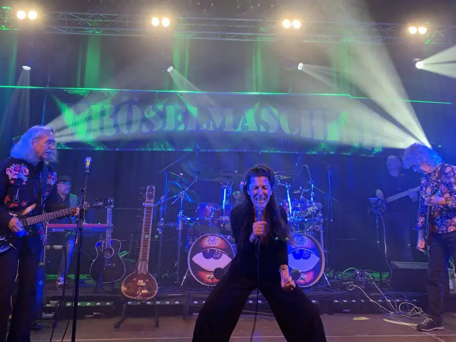 Bröselmaschine in Nordenham: Legendäre Band rockt die Jahnhalle in ...