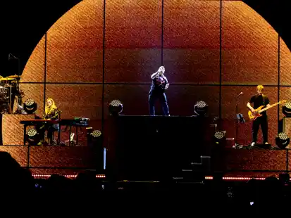 Konzert von Kerstin Ott in Oldenburg: Schlagerabend begeistert alle ...