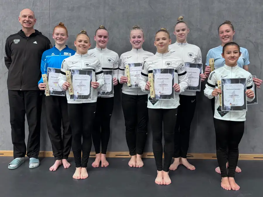 Sportakrobatik-Bundeskader: Nationalkader-Athletinnen von SW Oldenburg ...