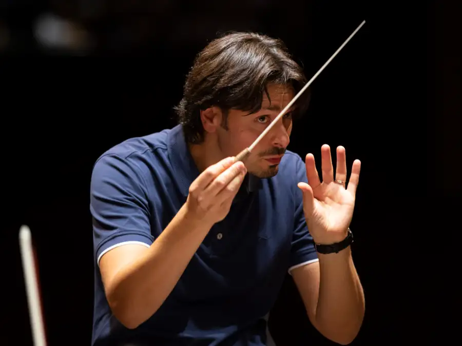3. Sinfoniekonzert Oldenburg: Dirigent Cristofaro und Pianist Codispoti ...