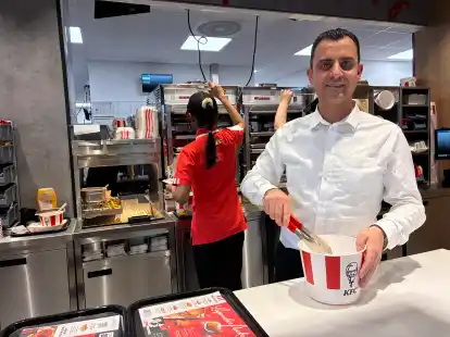 KFC-Filiale in Emden eröffnet: Besucher stürmen erstes Kentucky-Fried ...