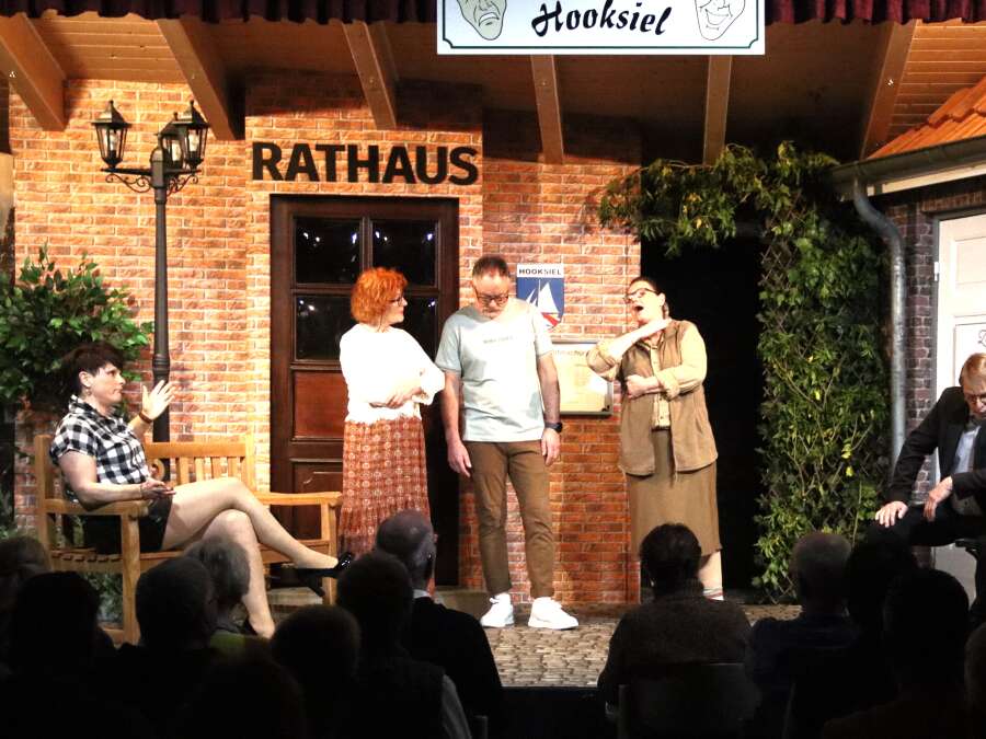 „Aasgeier över Hooksiel“ feiert Theater-Premiere mit lokalen Bezügen ...