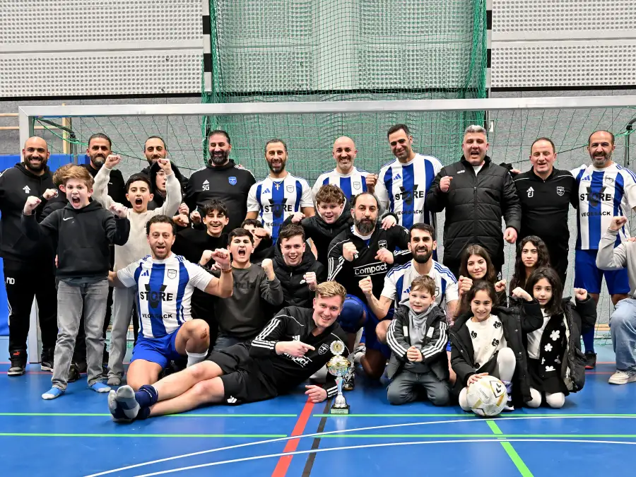 Hallenfußball: Ü-40-Oldies von Tur Abdin Delmenhorst sind neuer ...