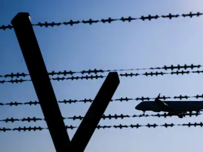 Syrischer Flüchtling abgeschoben: Mann beging Straftaten in Schortens