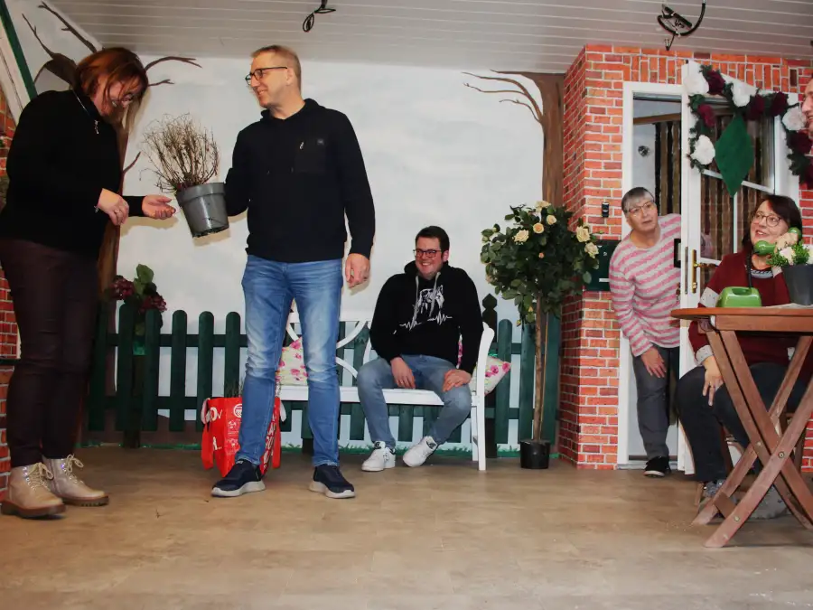 Dreiakter in Tange: Tanger Speelköppel feiert Premiere im Dörpshus