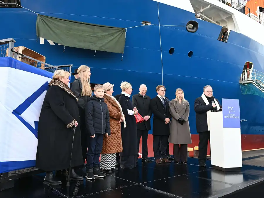 Containerschiffe aus China: Jüngerhans-Flotte wird in Wilhelmshaven getauft