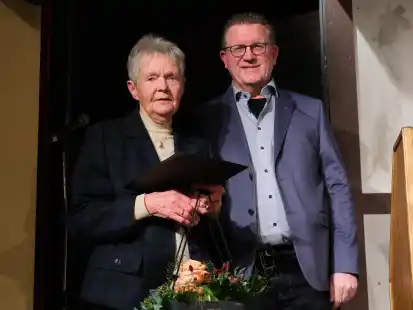 TV Neuenburg: Lisa Kunst für Engagement beim Sportverein während ...