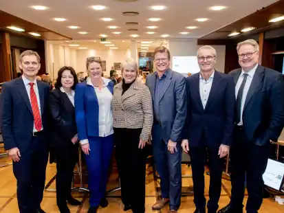 IHK in Oldenburg: Unternehmer Jan Müller aus Brake erneut zum ...