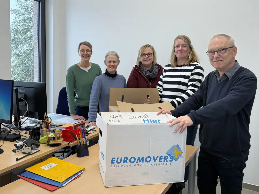 Kirche in Schortens: Neues Gemeindezentrum – Moderne Büros und ein ...