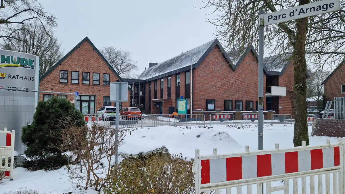 Sanierung Huder Rathaus: NWZ-Leser lehnt Neubau ab