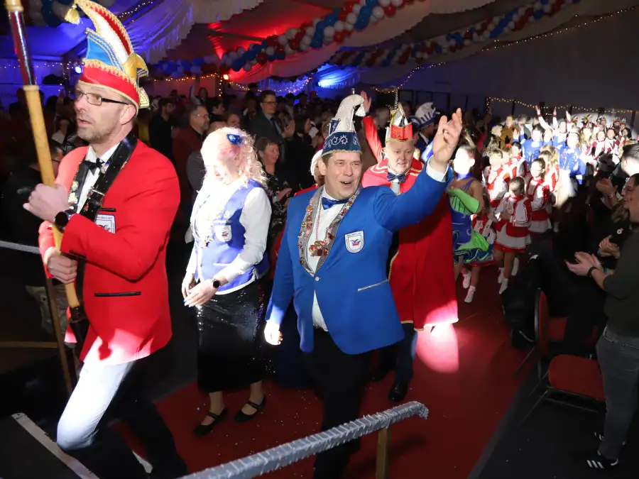 Karneval im Saterland: KVG Ramsloh startet beim Galaabend bunt und ...