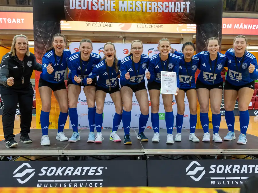 Faustball-DM: Frauen des Ahlhorner SV werden Vizemeister, Männer des TV ...
