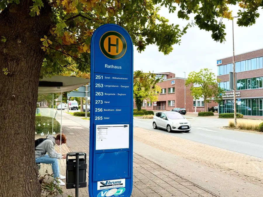 Erweiterung der Buslinie 251 in Friesland: Abendbus soll Varel, Zetel ...