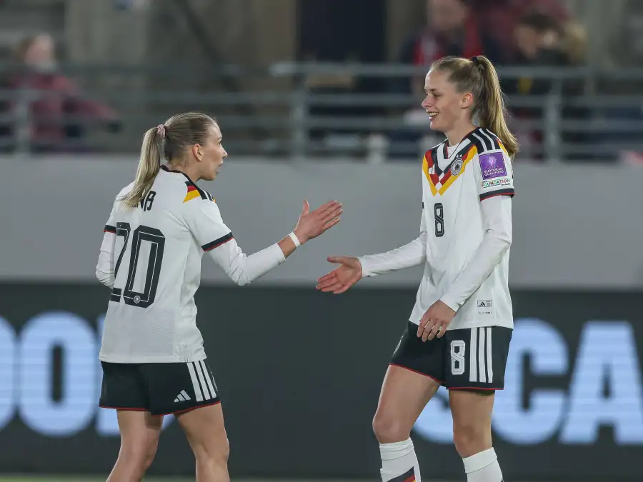 Elisa Senß und Vivien Endemann treffen gegen Norwegen und gegen ...