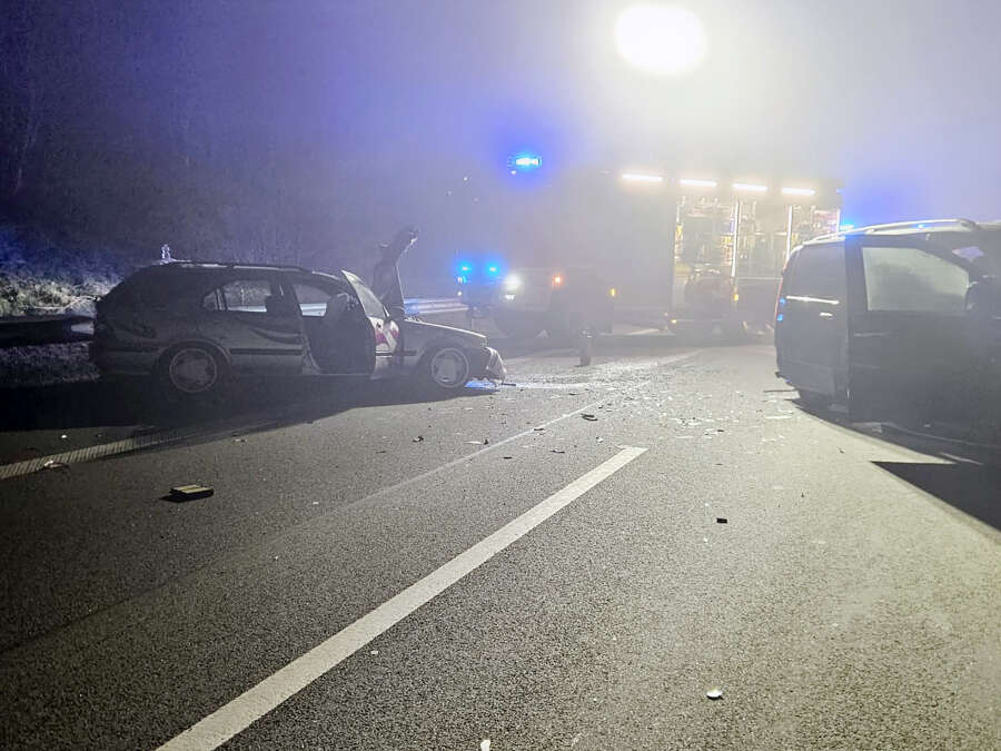 Unfall auf A31 in Weener: Drei Verletzte bei Kollision in der Nacht